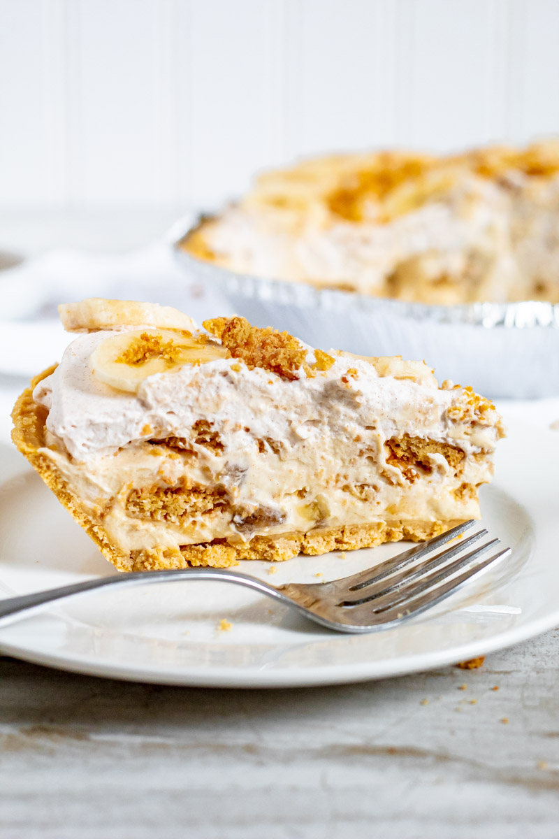 Banana Pudding Pie - The Realist Food Blog