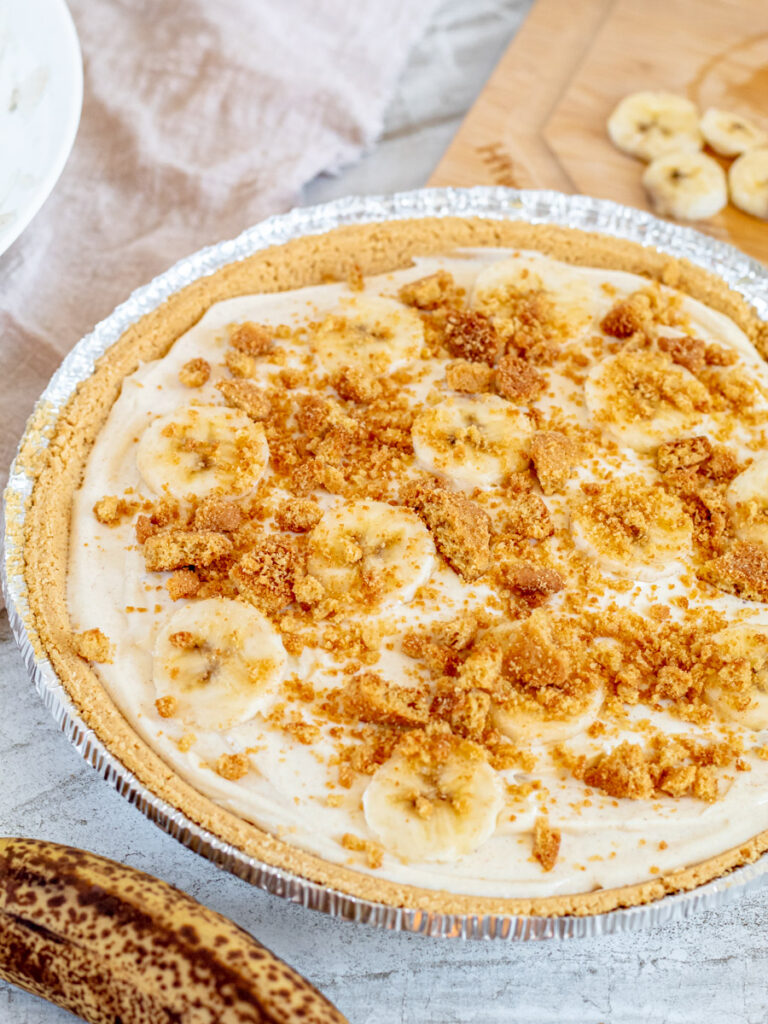 Banana Pudding Pie - The Realist Food Blog